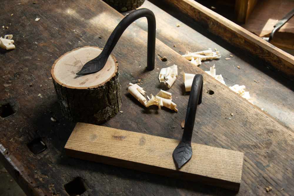 Lindens leaf Holdfast - Hand Forged - The Spoon Crank