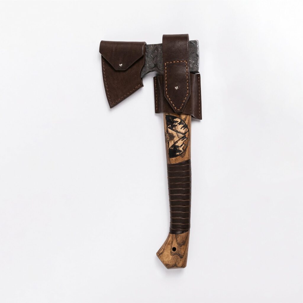 Bushcraft Axe with Short Handle – The Spoon Crank