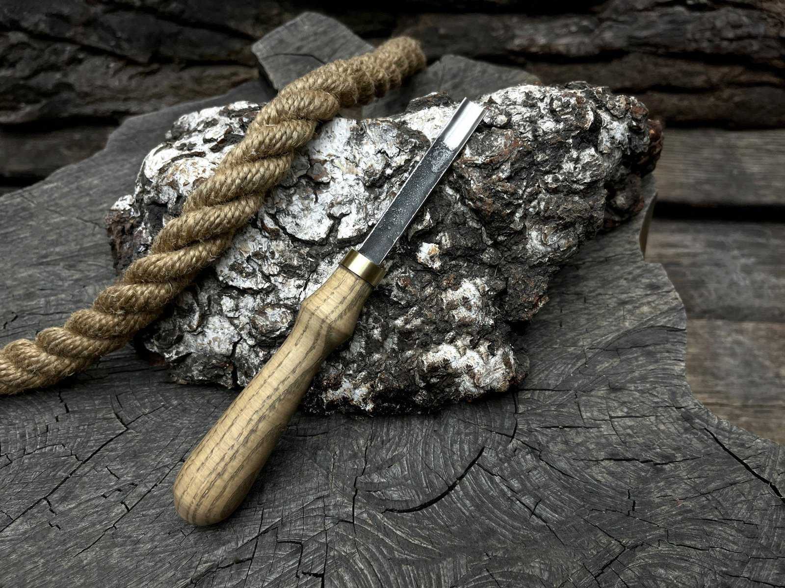 Hand-Forged Straight Gouge, 8 mm (0.31 in) - The Spoon Crank